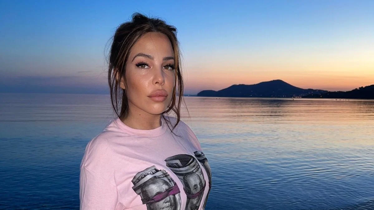 Kim Glow : elle craque face à la difficulté d’être maman | OpenMinded